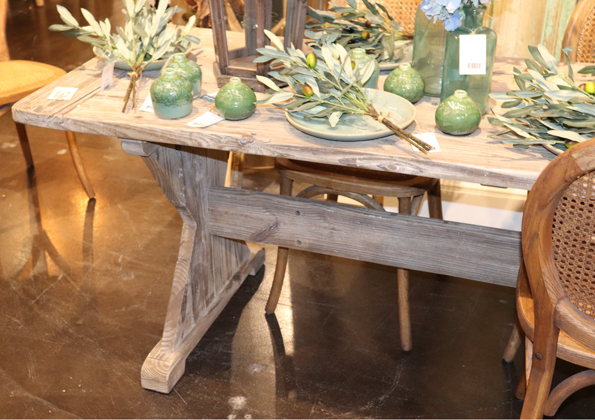 Porch View Home Mississippi Barge Table – A Colorful Farmhouse